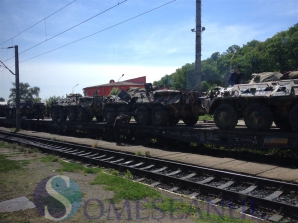 Panică în Cluj. Utilaje de tehnică MILITARĂ încărcate în gara Dej