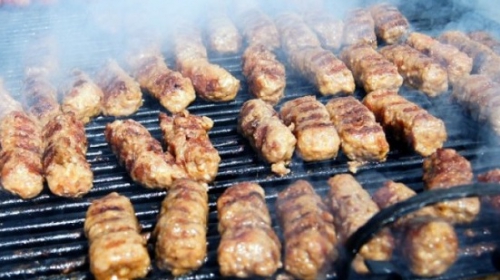Reţeta originală de mici de la Cocoşatu’ - Care este ingredientul secret
