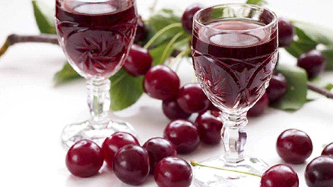 REŢETĂ VIŞINATĂ. Cea mai bună băutură făcută în casă!