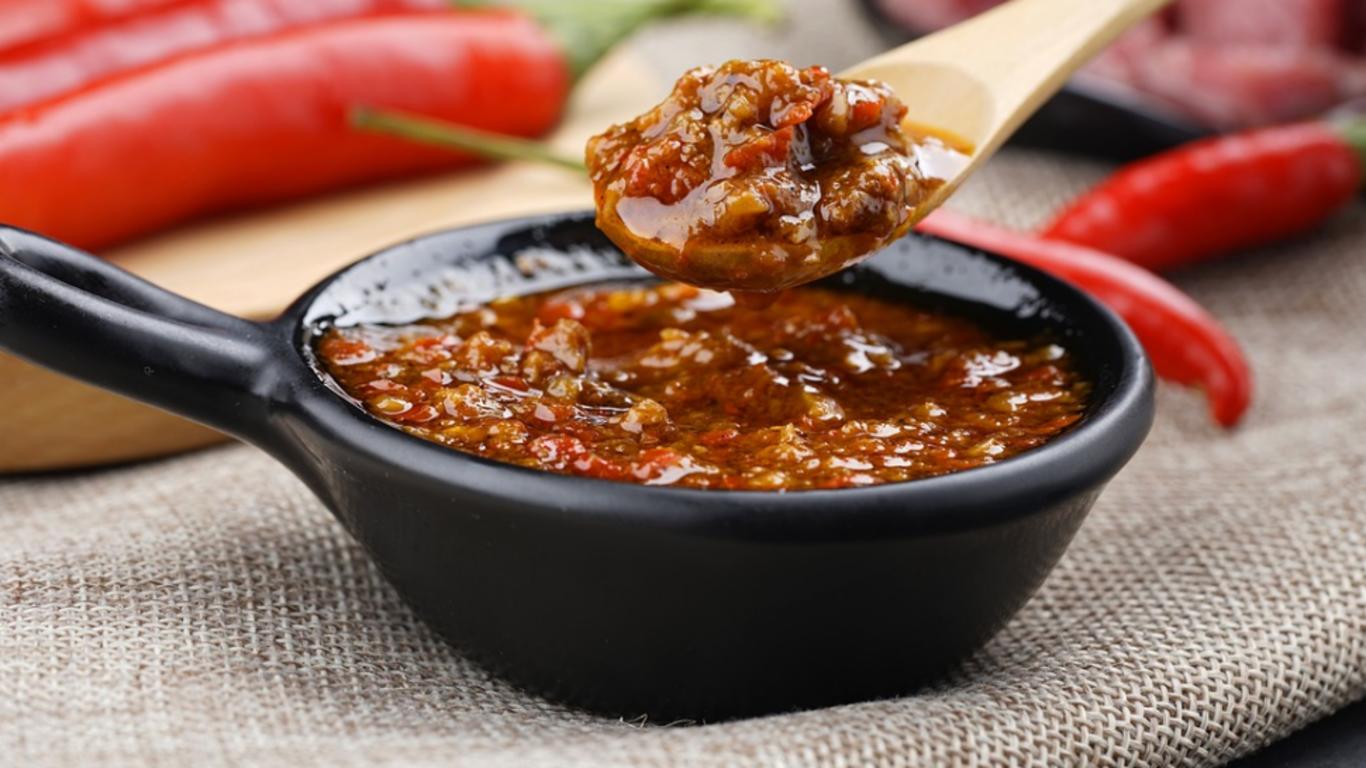 Sos barbeque, preparat în casă. Ideal pentru orice friptură. În plus ...
