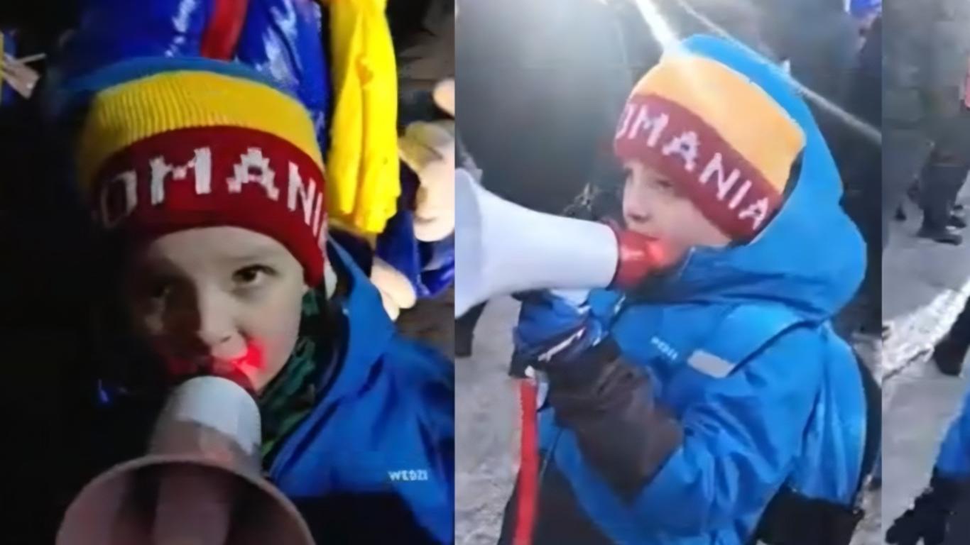 Un copil de doar câțiva anișori, imaginea protestului din Capitală ...