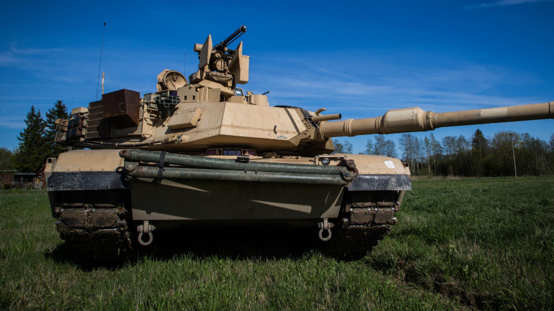 Soldați americani dotați cu tancuri Abrams, detașați în România. Arme ...